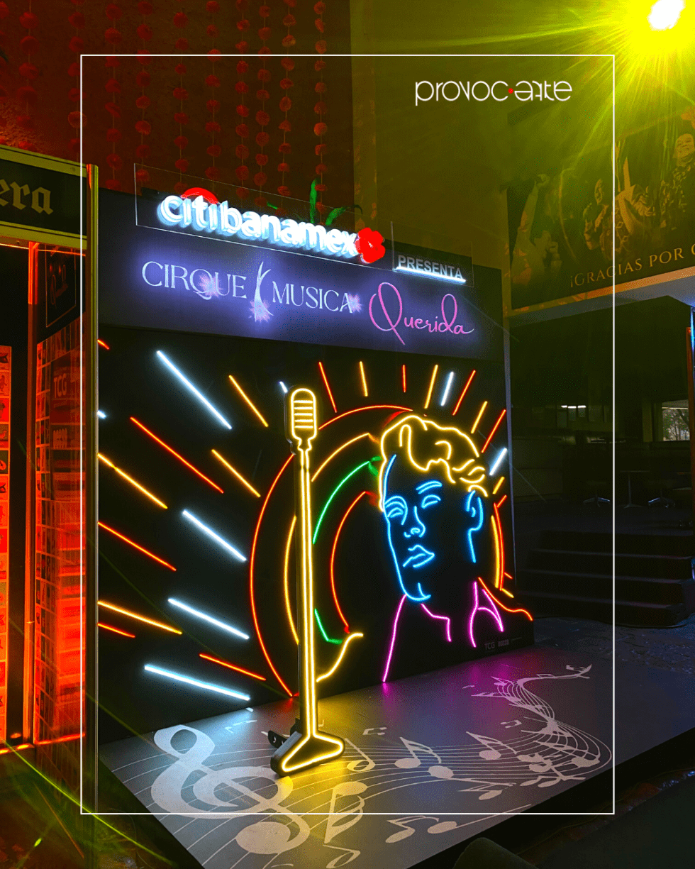 Juan Gabriel "Cirque Música Querida" Neón Photo Opportunity y Cabinas ...